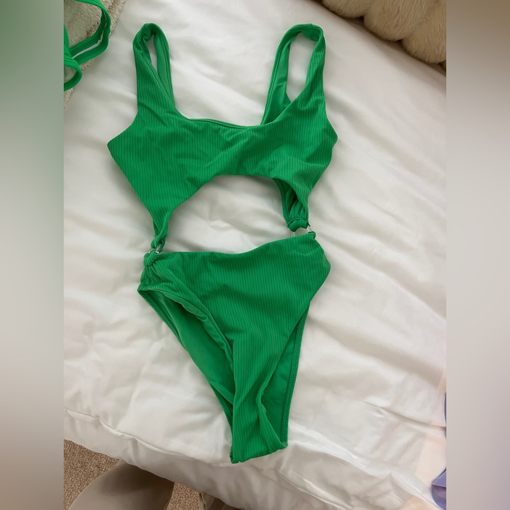 Pacsun One Piece - Gem